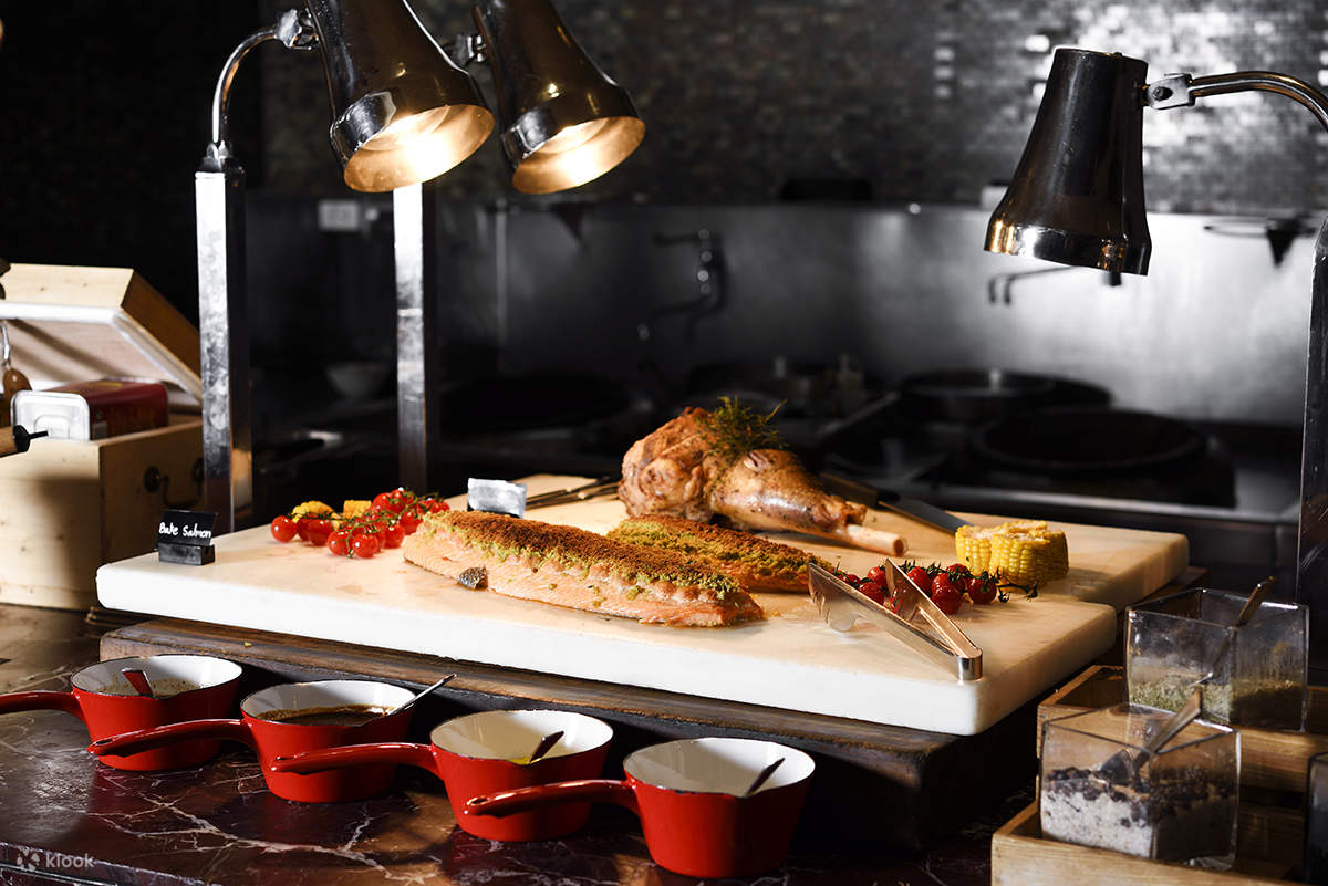 [20% OFF] Flavors Dinner Buffet at Renaissance Bangkok Ratchaprasong Hotel